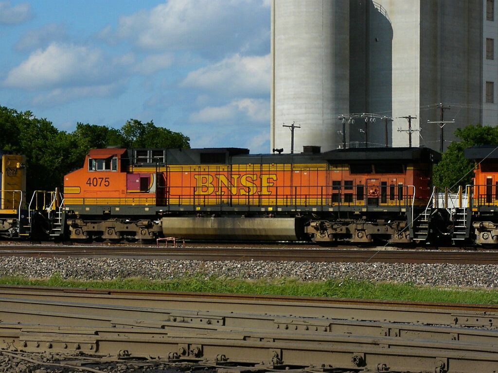 BNSF 4075